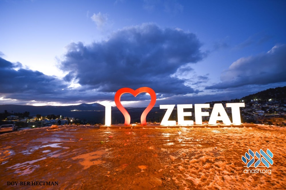 Photographer Culls Three Years of Tzfas in 60 Photos | Anash.org