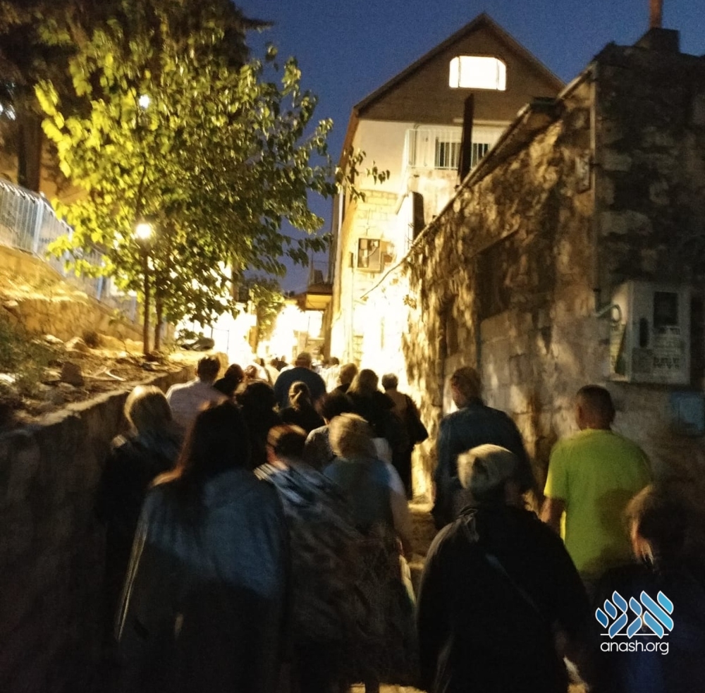 Ukrainian Refugees Experience Their First Yom Tov | Anash.org