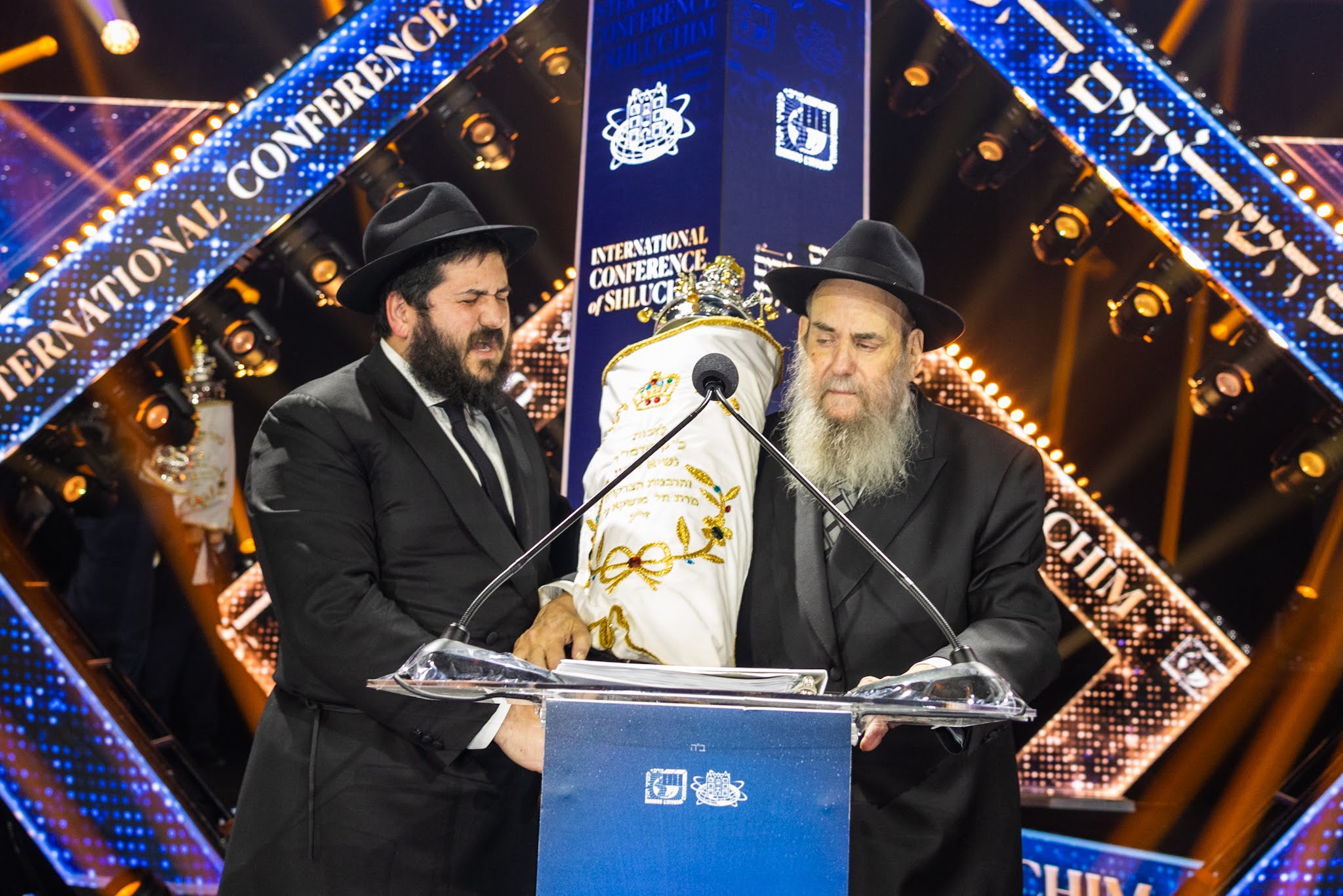 New Torah at Banquet to Honor Rabbi Moshe Kotlarsky | Anash.org