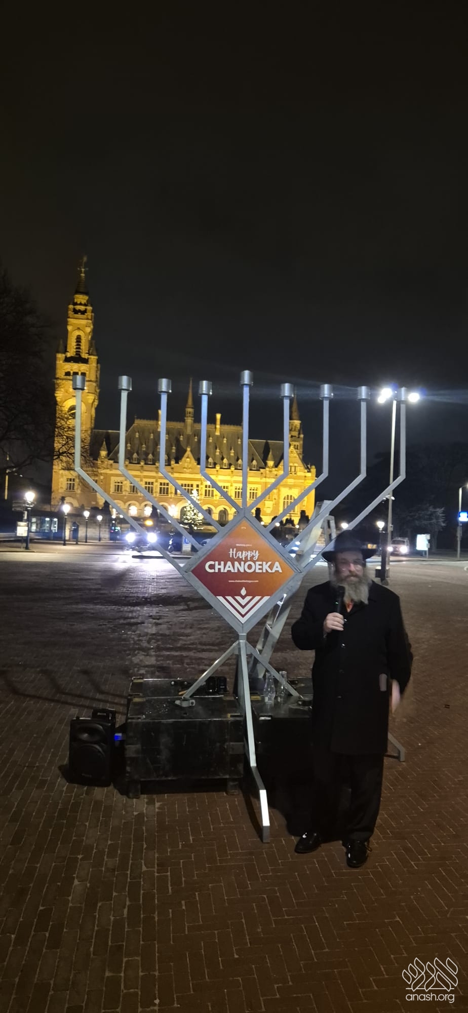 Chabad Menorah Brings Light to Dutch 'Peace Palace' | Anash.org