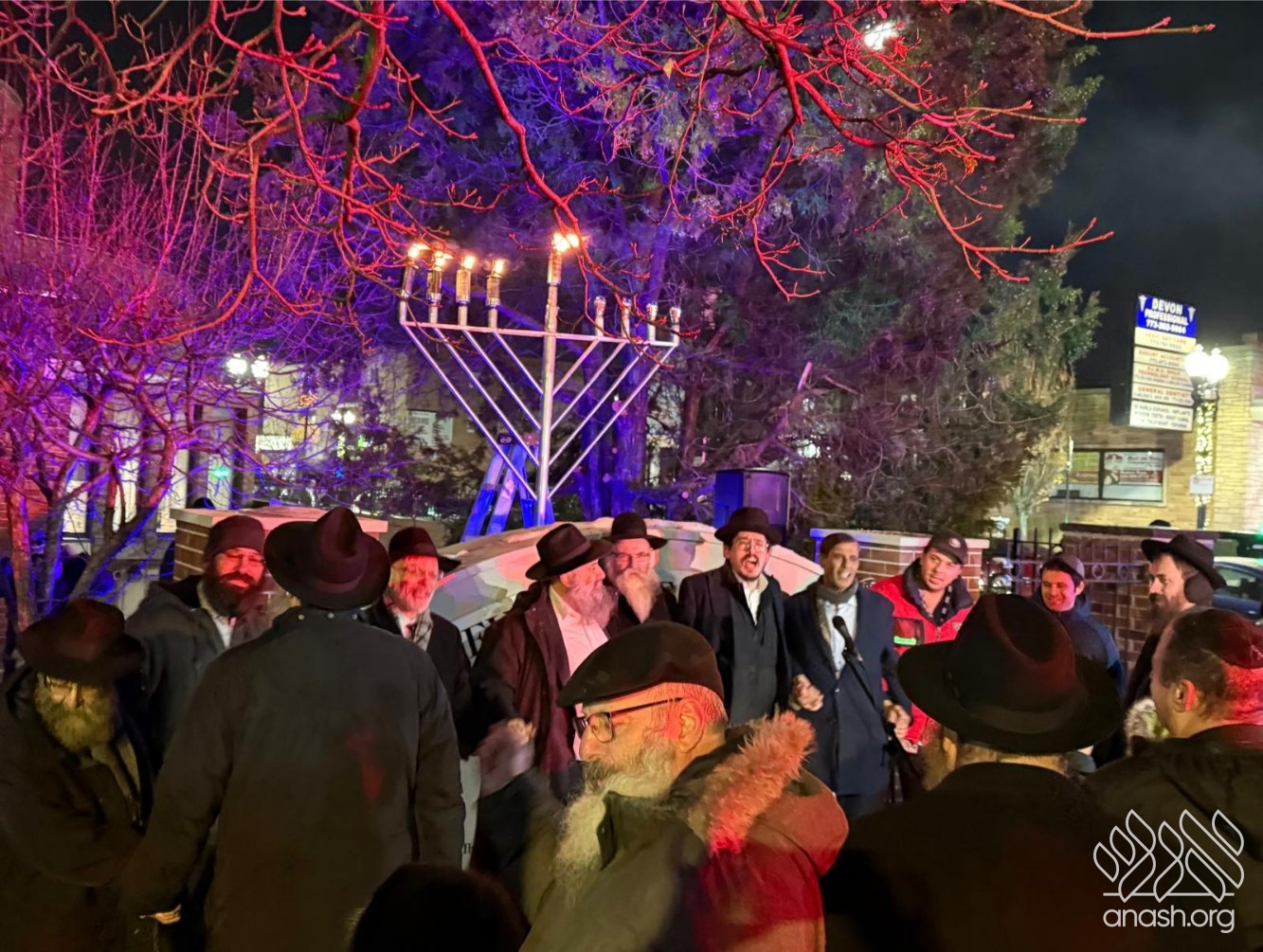 Chicago Jewish Organizations Join Chabad for Menorah Lighting | Anash.org
