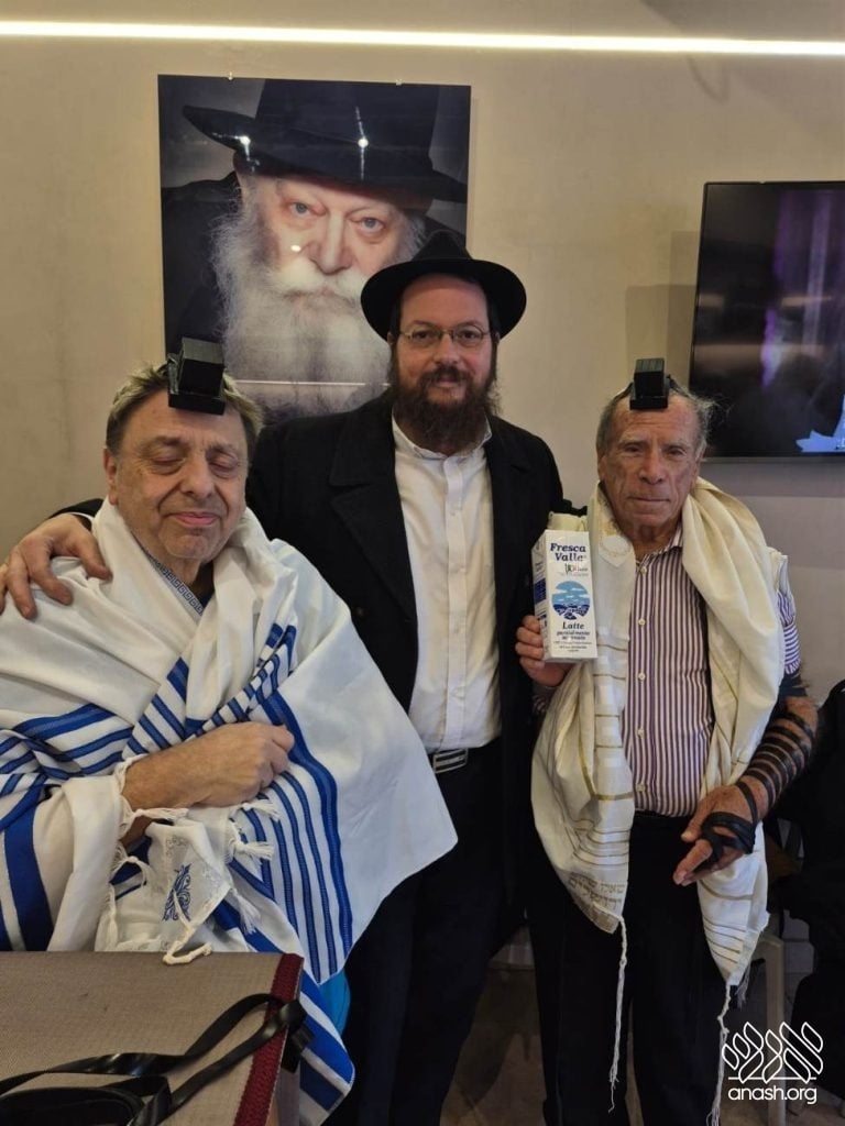 In Rome Ghetto, Survivor's Menorah Lighting Completes a Circle | Anash.org