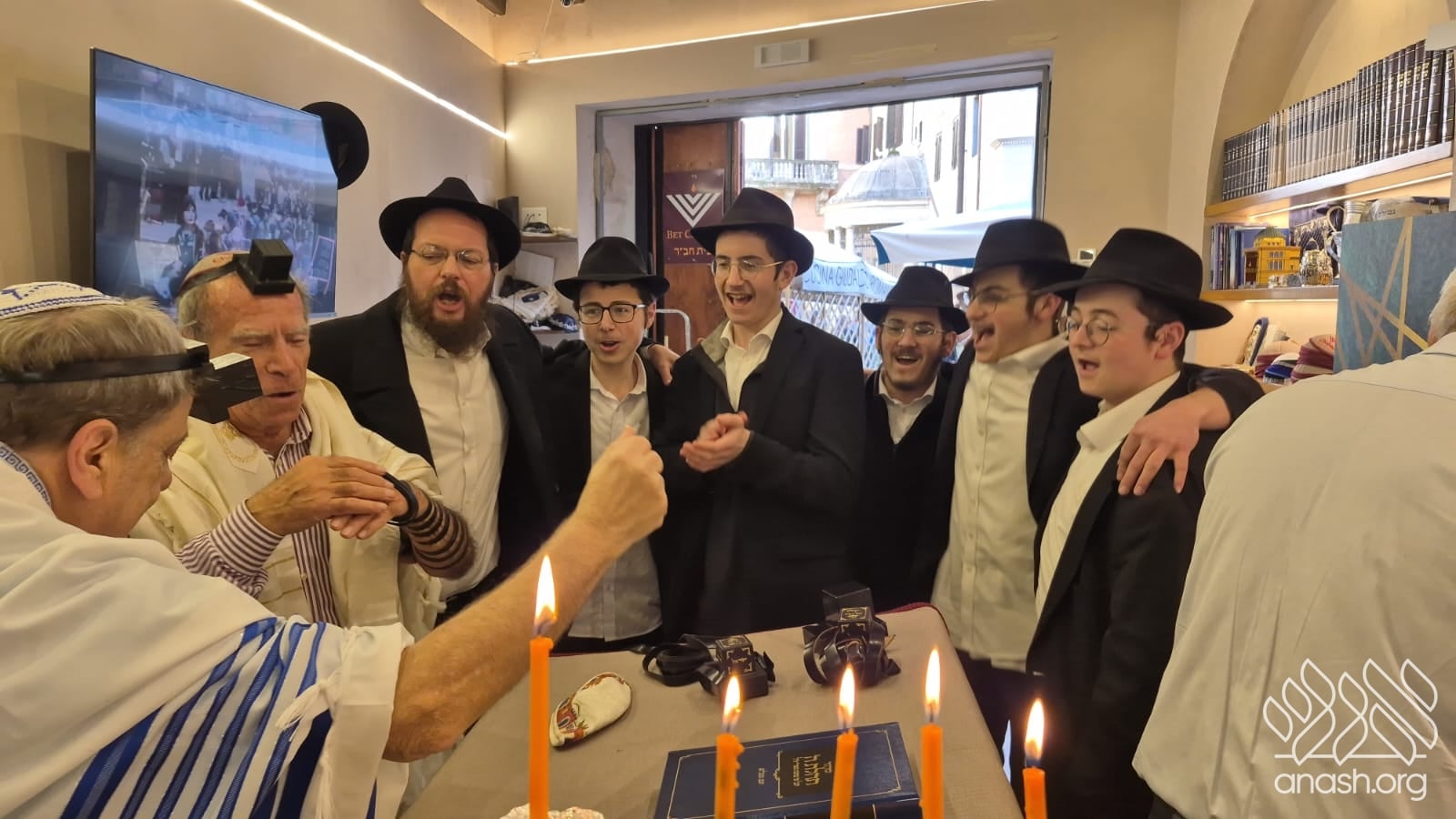 In Rome Ghetto, Survivor's Menorah Lighting Completes a Circle | Anash.org