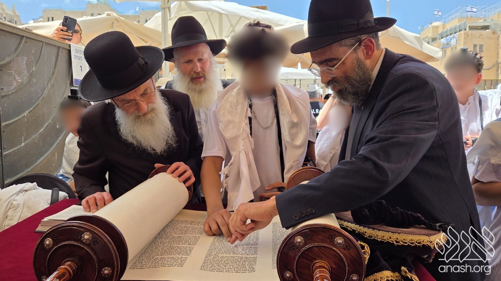 Boys Rescued From Arab Villages Cry Shema at Kosel Bar Mitzvah | Anash.org